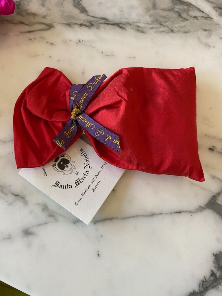 Lavender in silk sachet – Le Salon Aux Fleurs